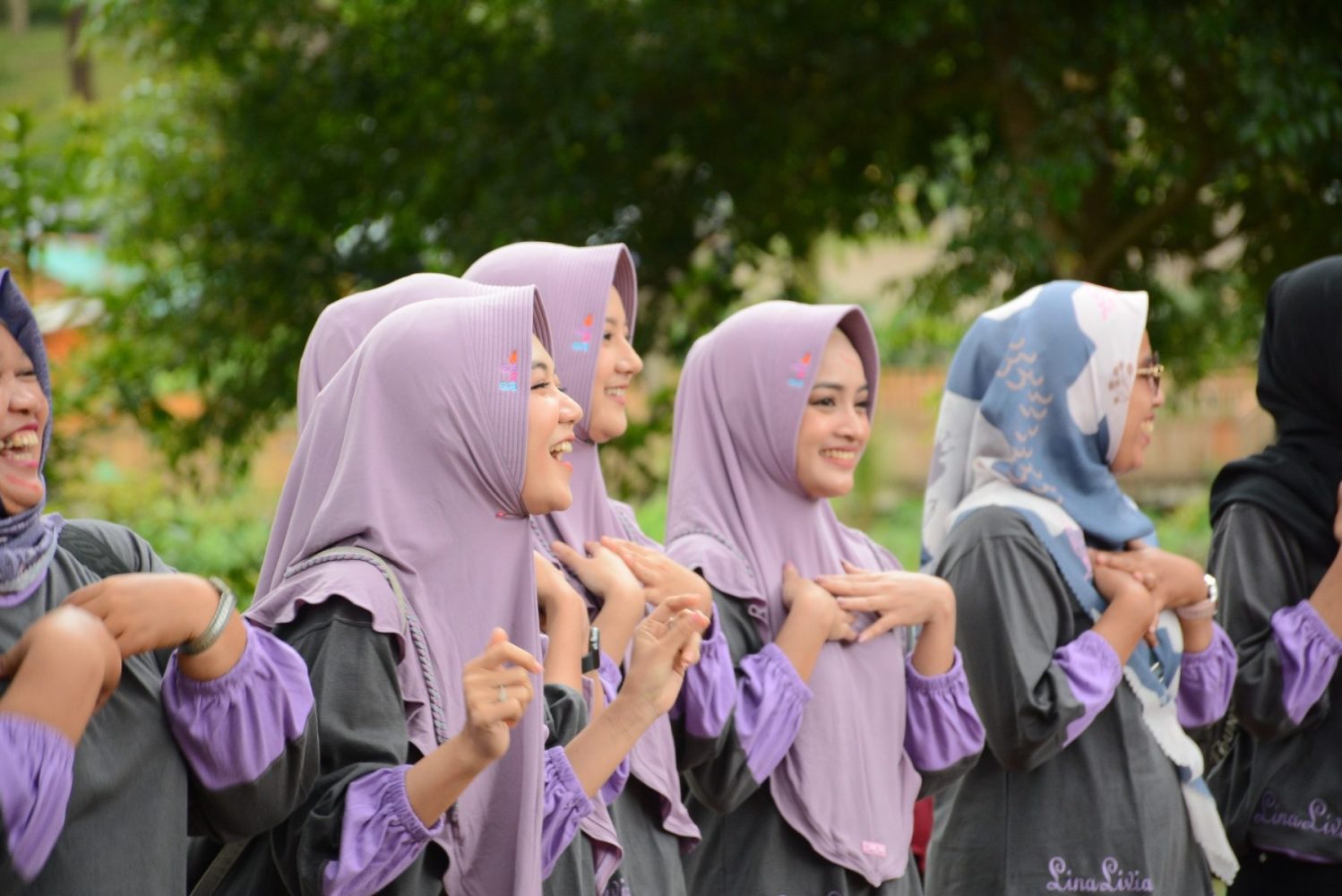 Outing: Pengertian dan Bedanya dengan Gathering & Outbound • Bellva ...